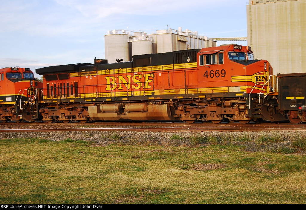 BNSF 4669
